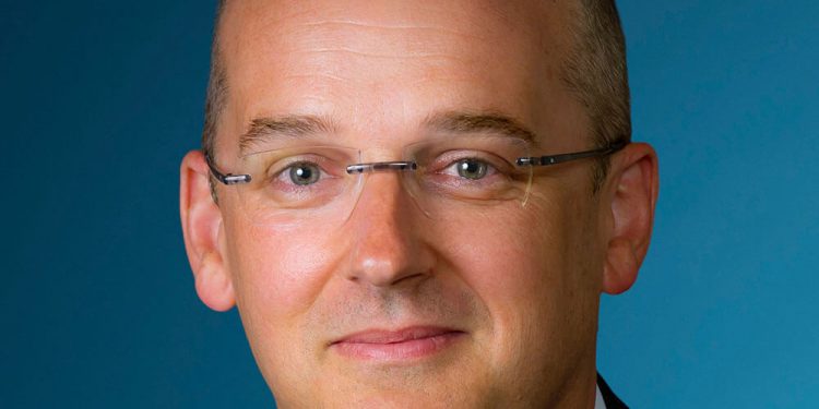 Gregory Smith, ex director financiero y ex vicepresidente de Boeing, se ...