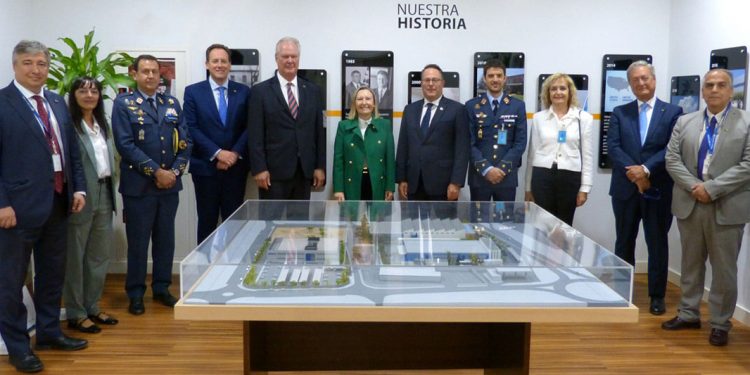 Amparo Valcarce visitó las instalaciones de CESA-Héroux-Devtek Spain ...