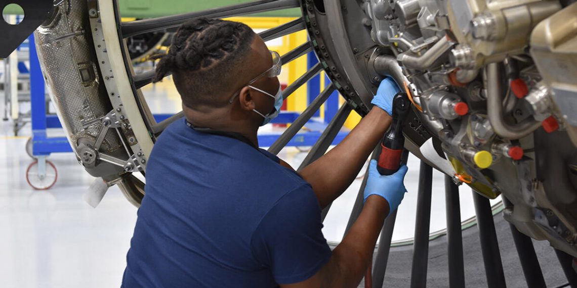 Pratt & Whitney y Air France Engineering & Maintenance presentan el primer motor de inducción ...